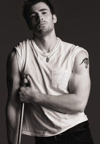 เปิดวาร์ป คริส อีแวนส์ (Chris Evans) เจ้าของโล่กัปตัน แข็ง ใหญ่ ยาวสุด ...